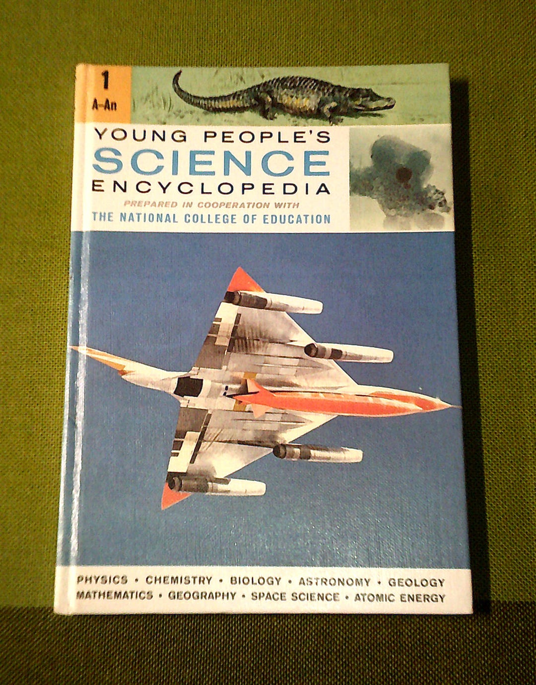 Young People's Science Encyclopedia - A to an - Volume 1 - 1968 Vintage ...