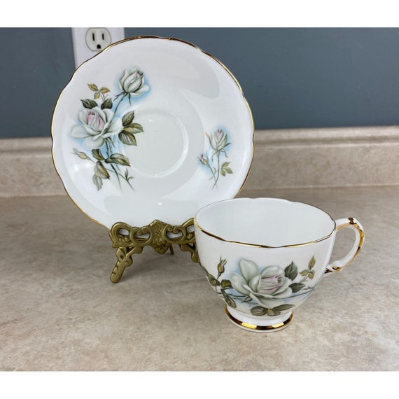 Stemmed tea cups store