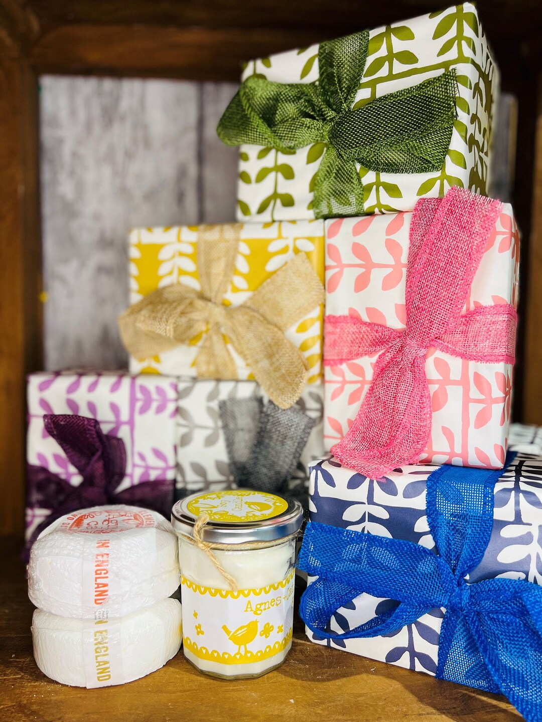 Gift Box Two Bath Fizzers and One Jam Jar Candle RRP 32 Christmas Gift ...