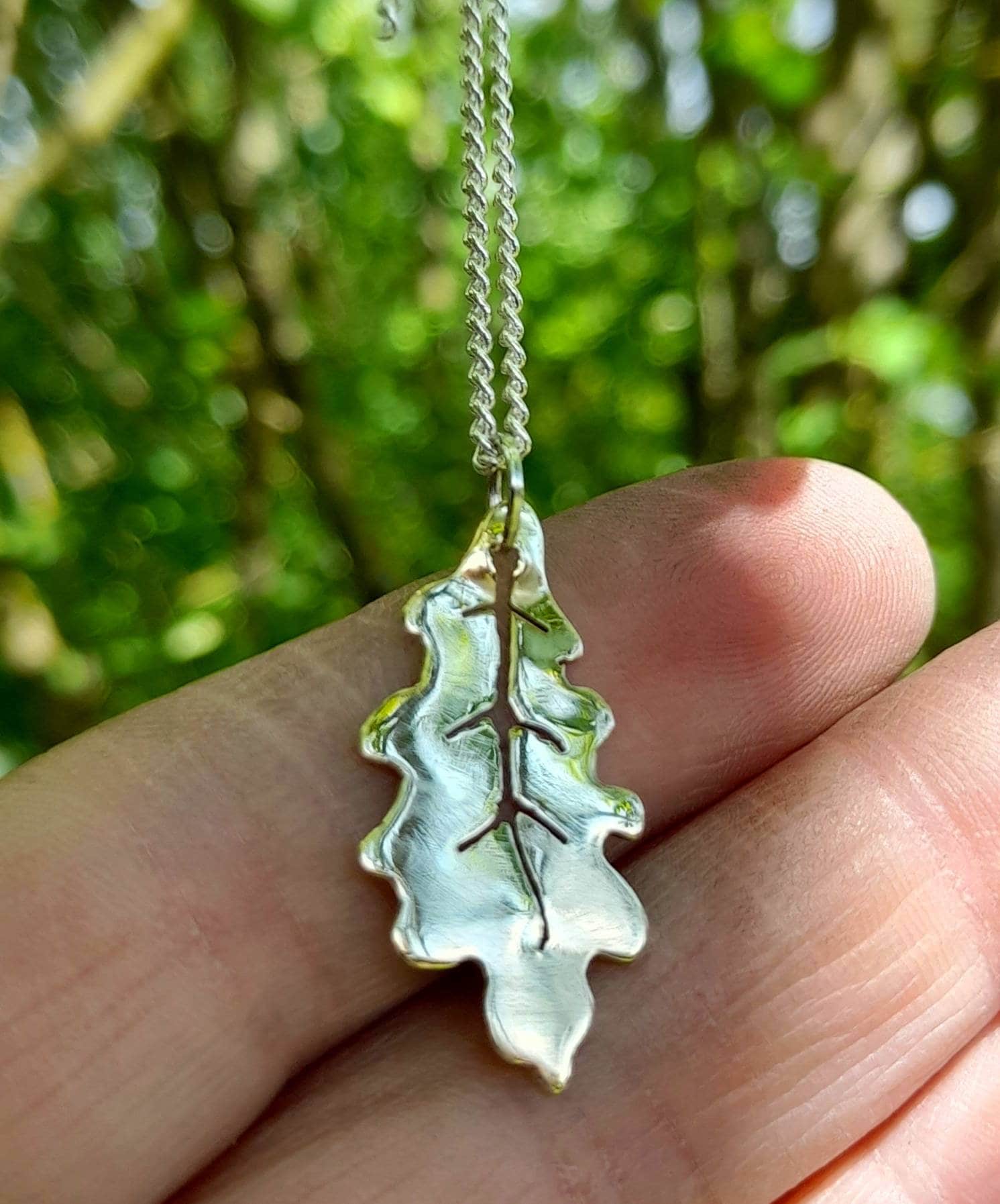 Collier pendentif en feuille de chêne en laiton fait à la main ...