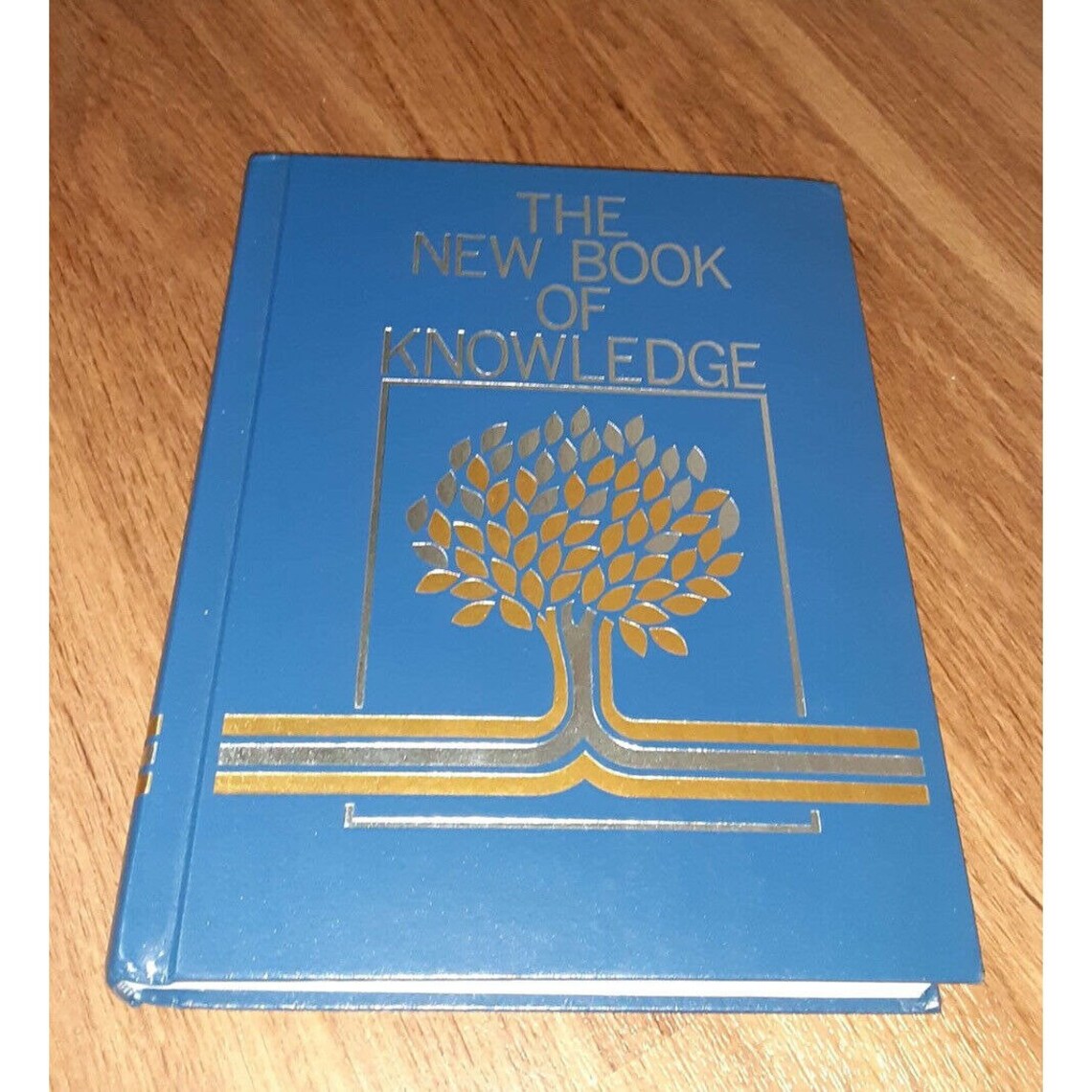 The NEW BOOK of KNOWLEDGE Volume 1A-Grolier Hardcover 625 Pgs | Etsy