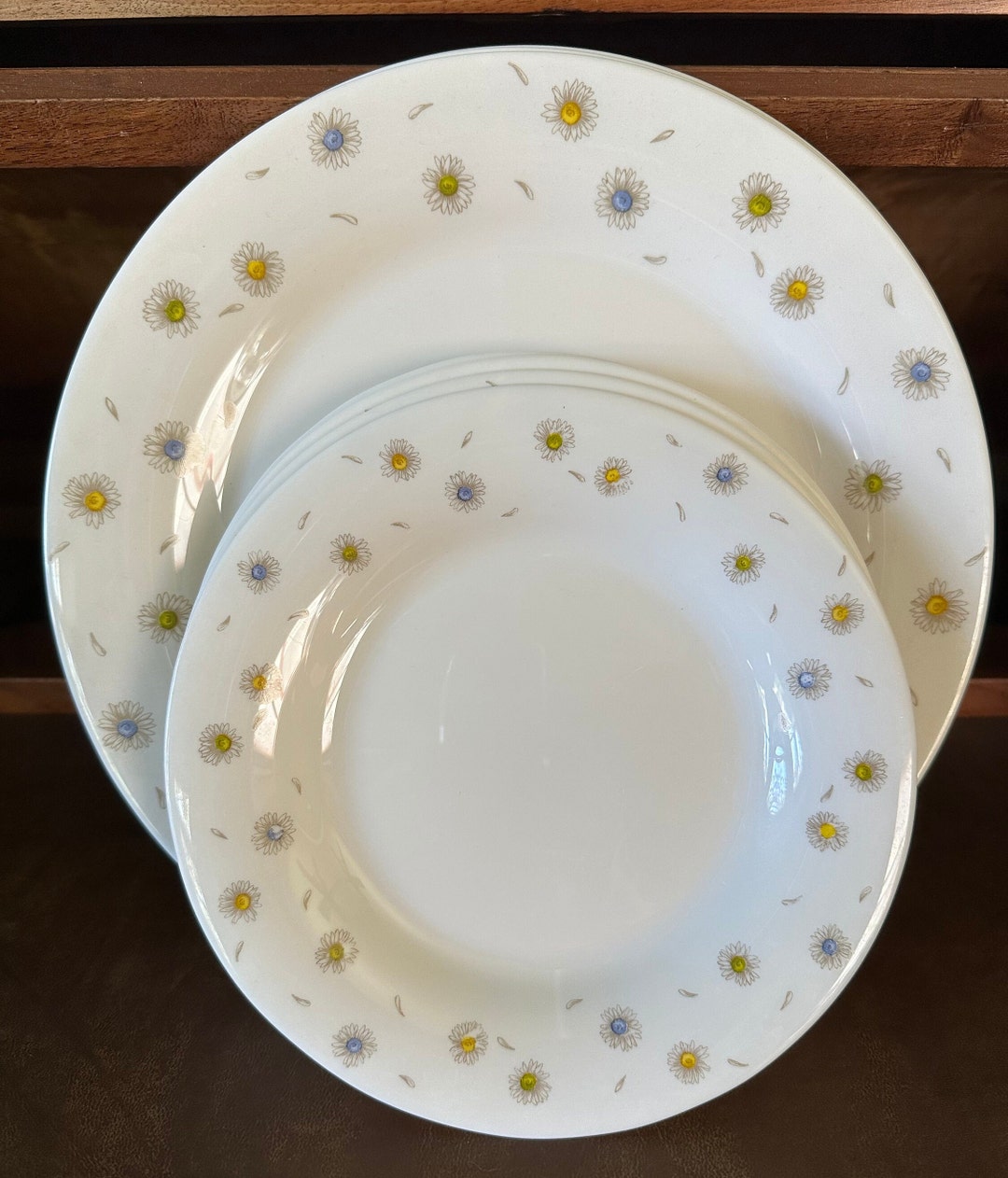 Collection of 7 Arcopal Daisies Salad & Dinner Plates - Etsy