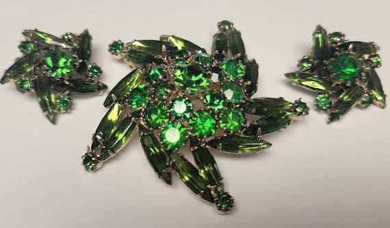 Vintage Weiss Green Chaton Navette Cut Rhinestone Bro… - Gem
