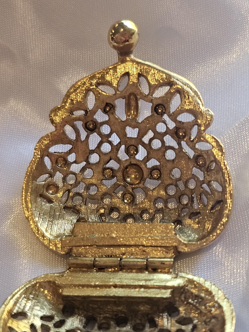 Vintage Arthur Pepper (ART) Gold-tone Filigree Purse Locket Pendant ...