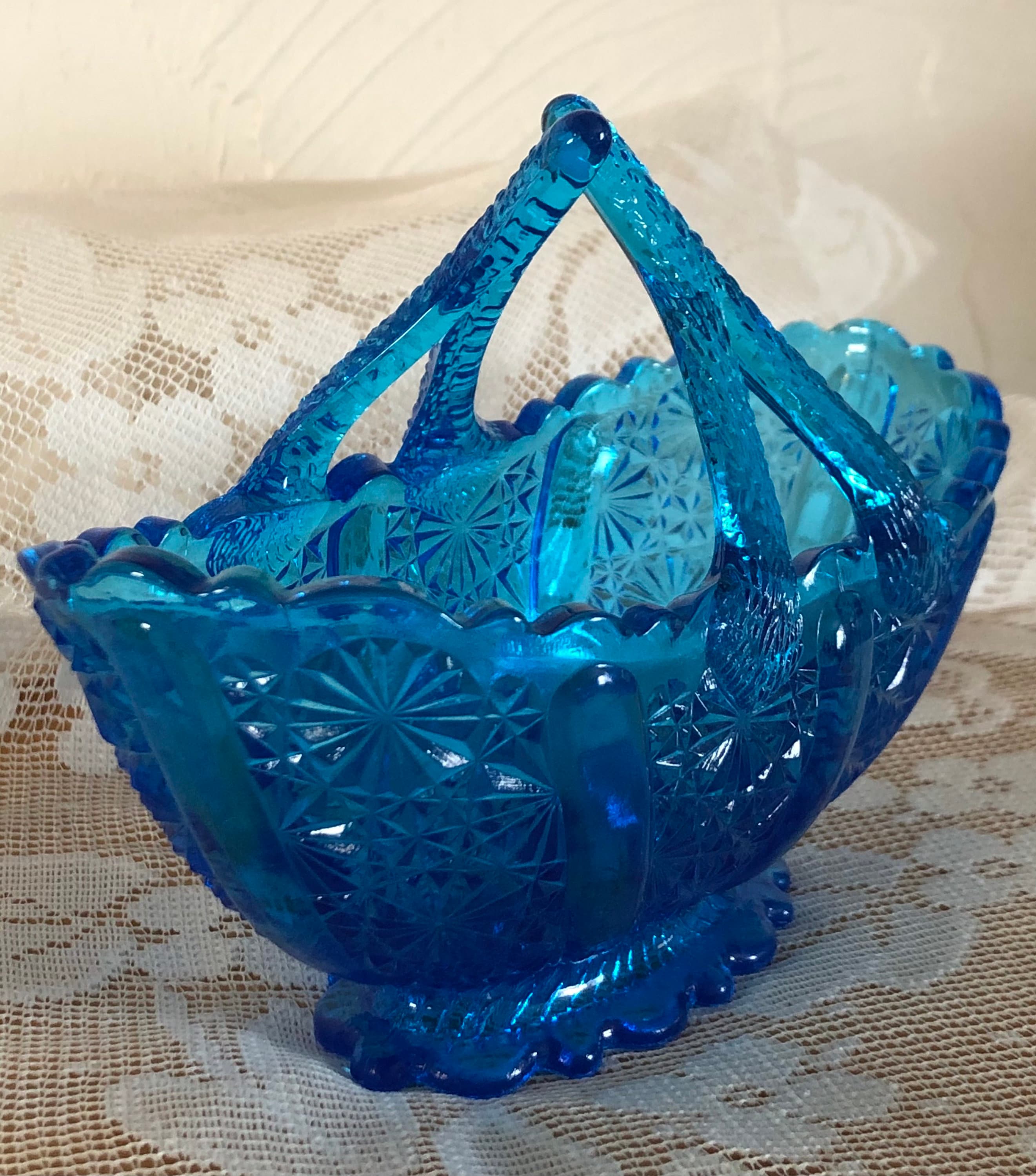 Fenton, Daisy and Button, Colonial Pattern Small Glass Boat-shaped ...