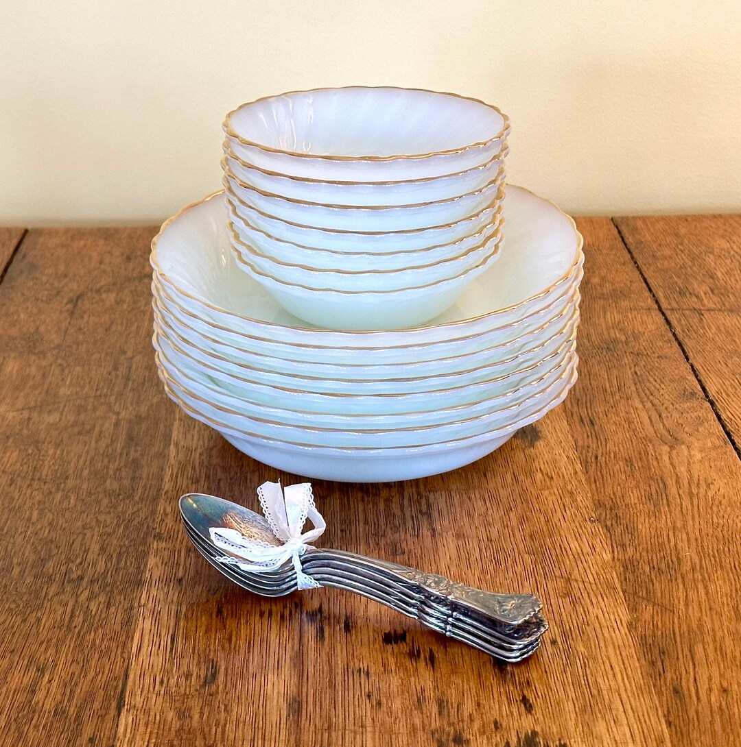 Vintage Set of 15 Anchor Hocking Golden Shell Milkwhite Dinnerware 22 K ...