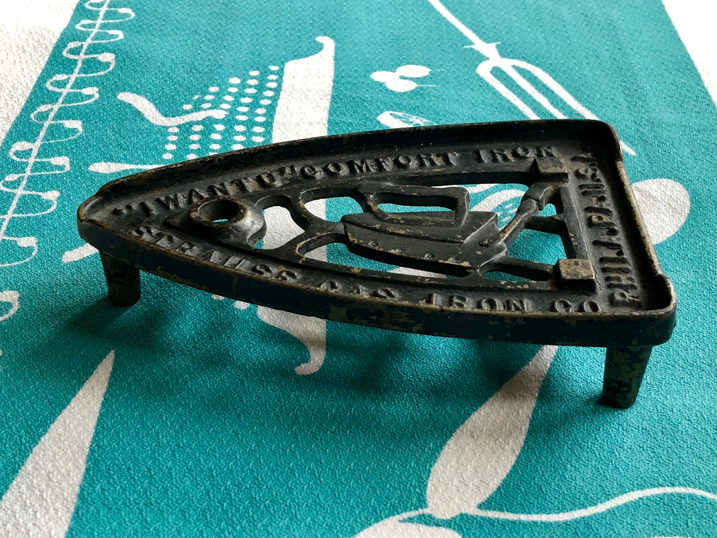 Vintage Antique iwantu I Want U Comfort Iron Cast Iron Trivet Strause ...
