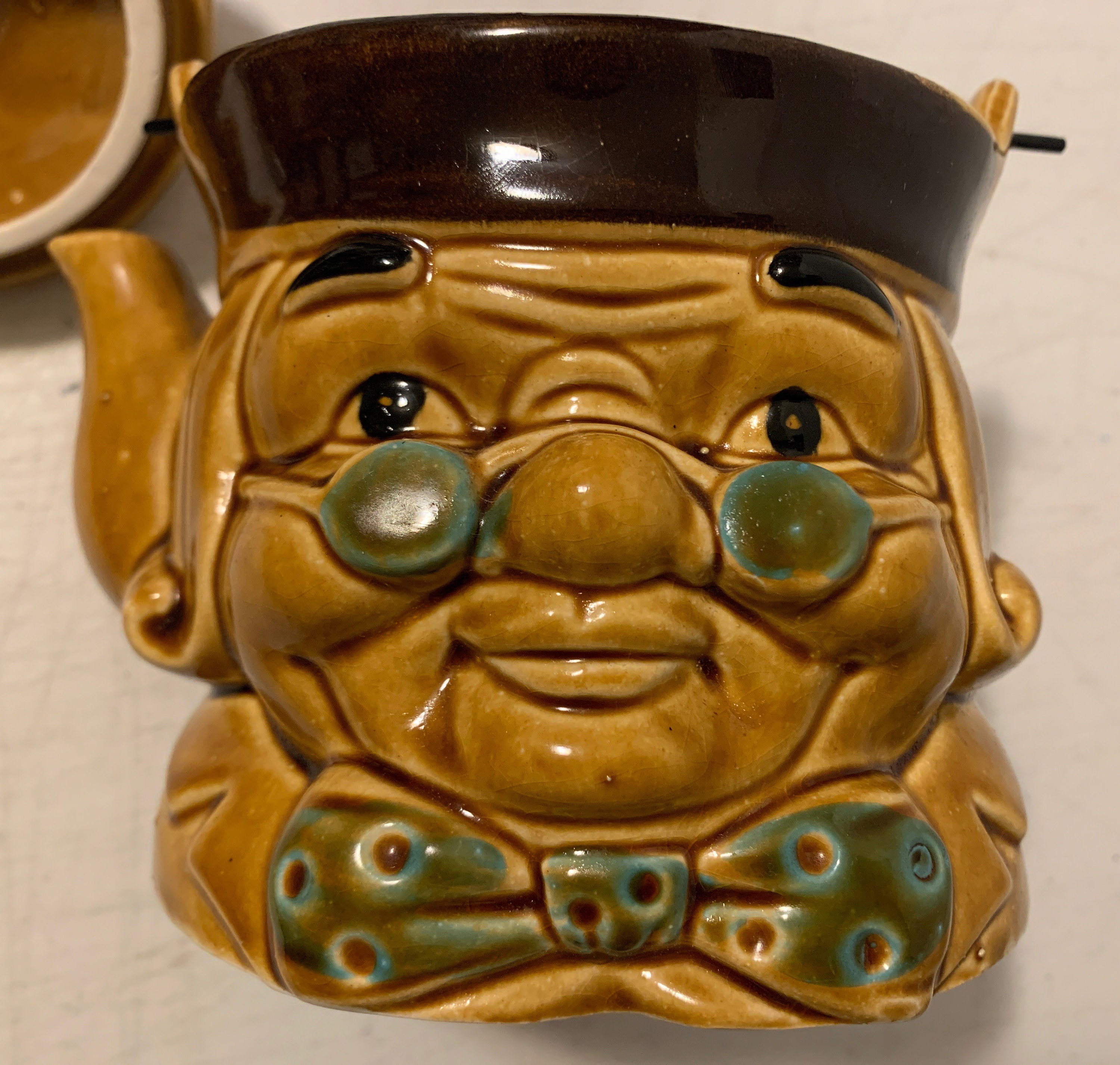 Vintage 1950s Toby Colonial Teapot Face Brown Glaze Coil Wire Handle ...