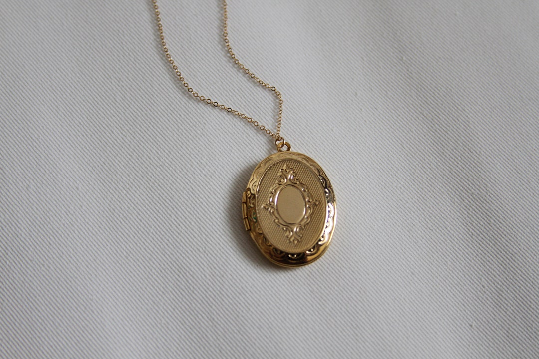 Oval Locket Necklace - Etsy