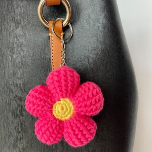 Pink Daisy Crochet Keychain, Pink Flower Keychain - Etsy