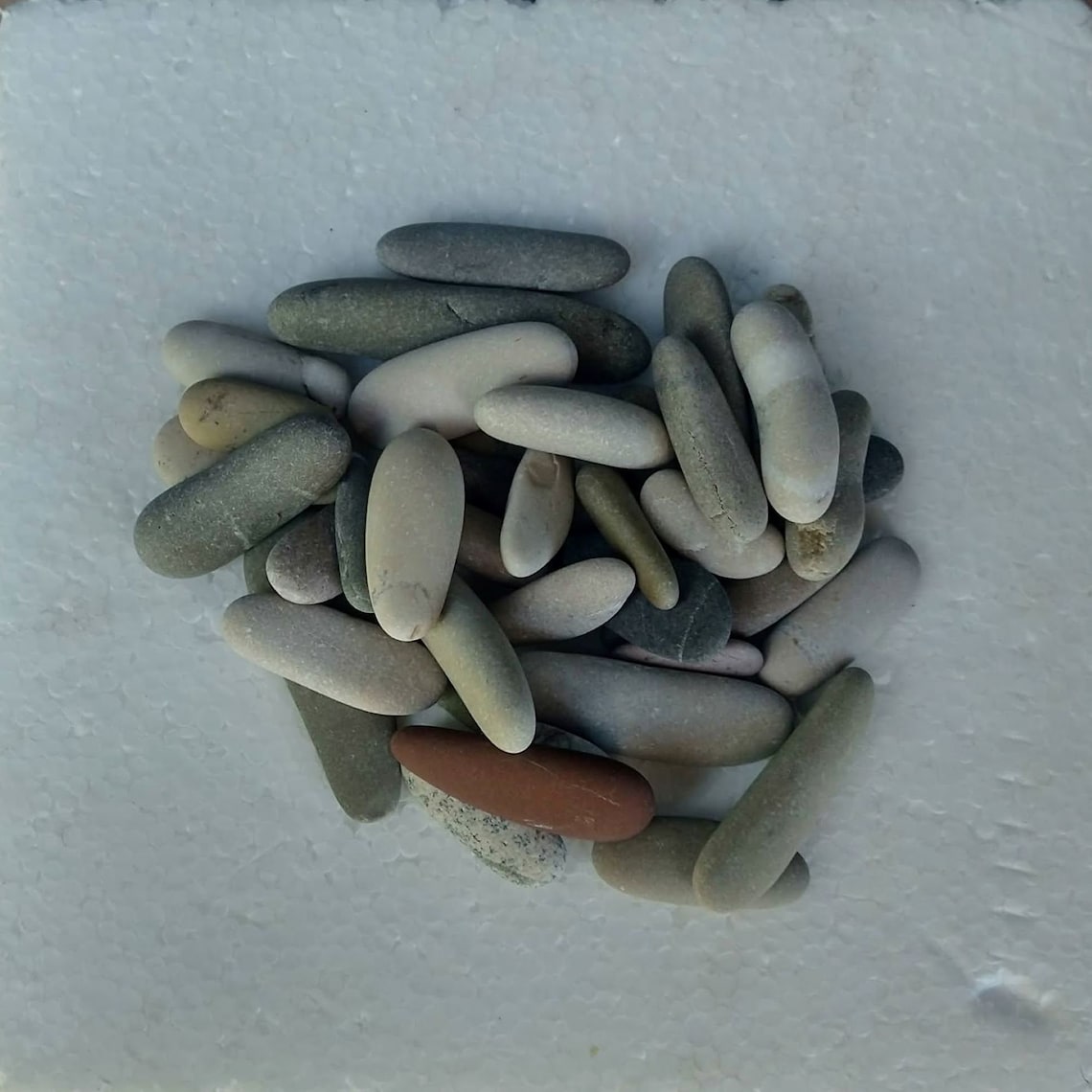 40 Flat and Raw Thin Stone Fingers Pebbles Small Stone - Etsy