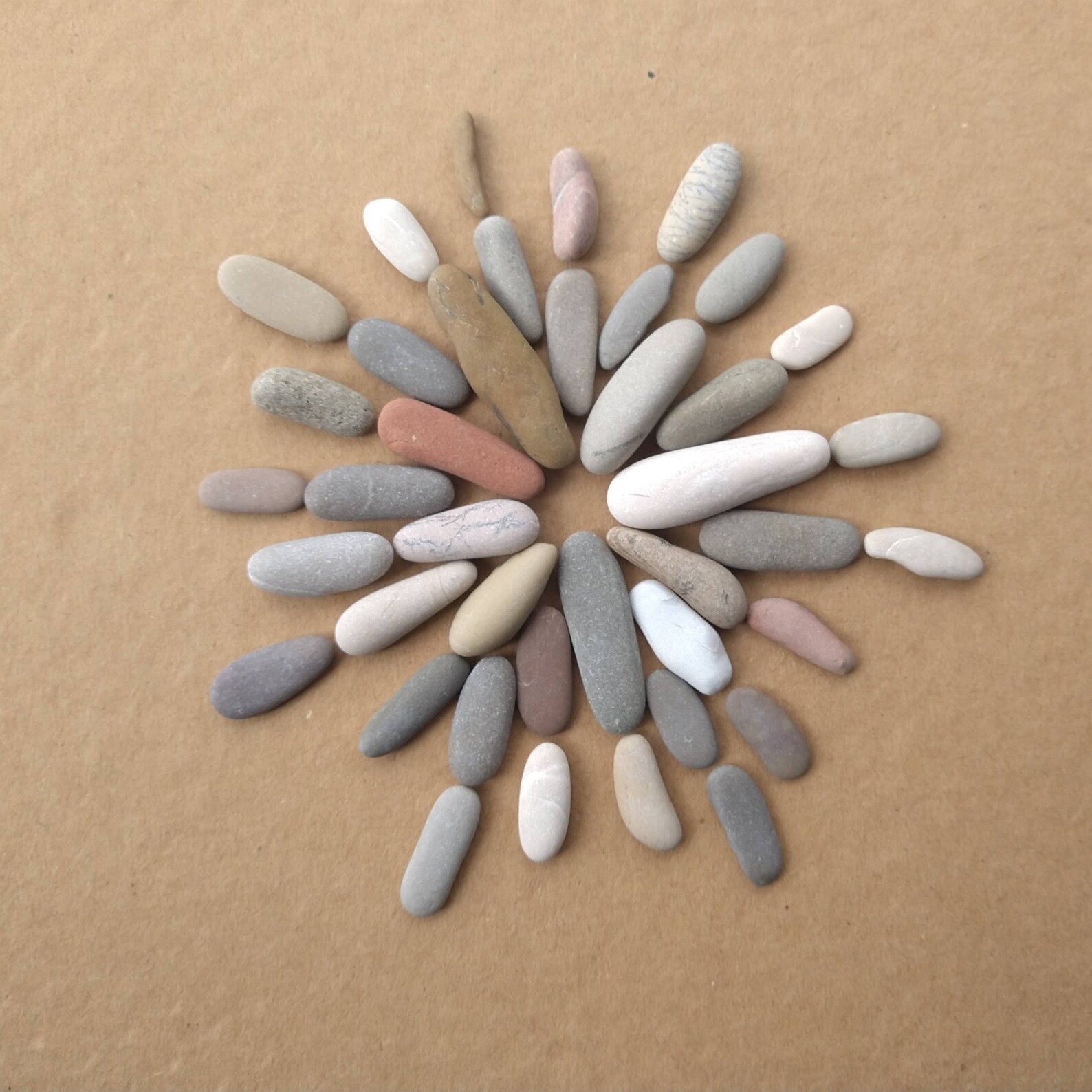 40 Flat and Raw Thin Stone Fingers Pebbles Small Stone | Etsy