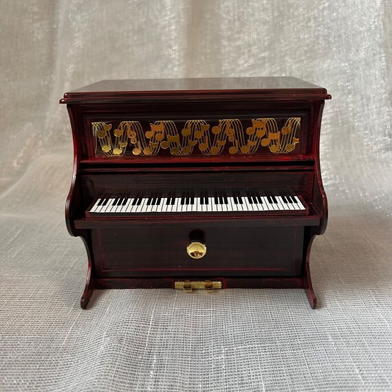 Vintage Musical Note Mini Piano Style Plastic Jewelry… - Gem