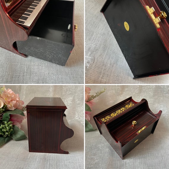 Vintage Musical Note Mini Piano Style Plastic Jewelry… - Gem