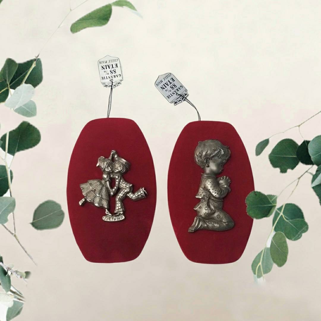 Vintage Pewter Les Etains Du Galion 3D Red Velvet Base Wall - Etsy