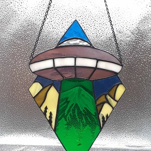 UFO Suncatcher, Ufo Stained Glass, Stained Glass Window Hangings, Alien ...