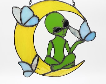 UFO Stained Glass, Stained Glass Cow Alien, Ufo Suncatcher, Alien ...