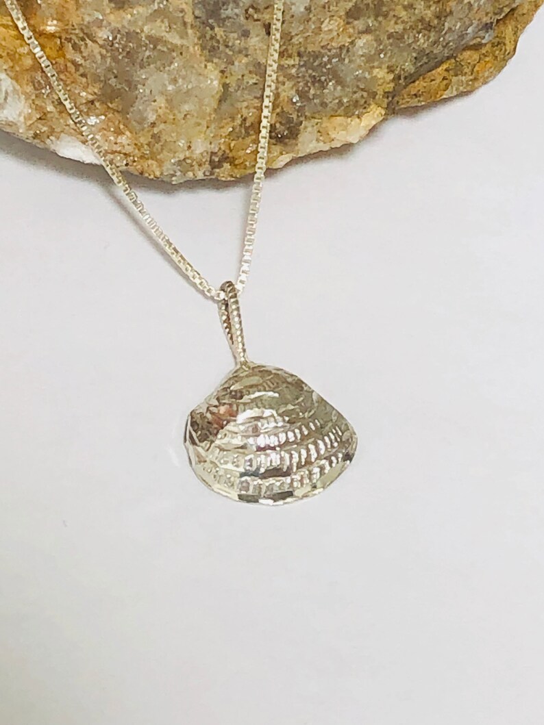 Sterling Silver Clam Shell Necklace. - Etsy