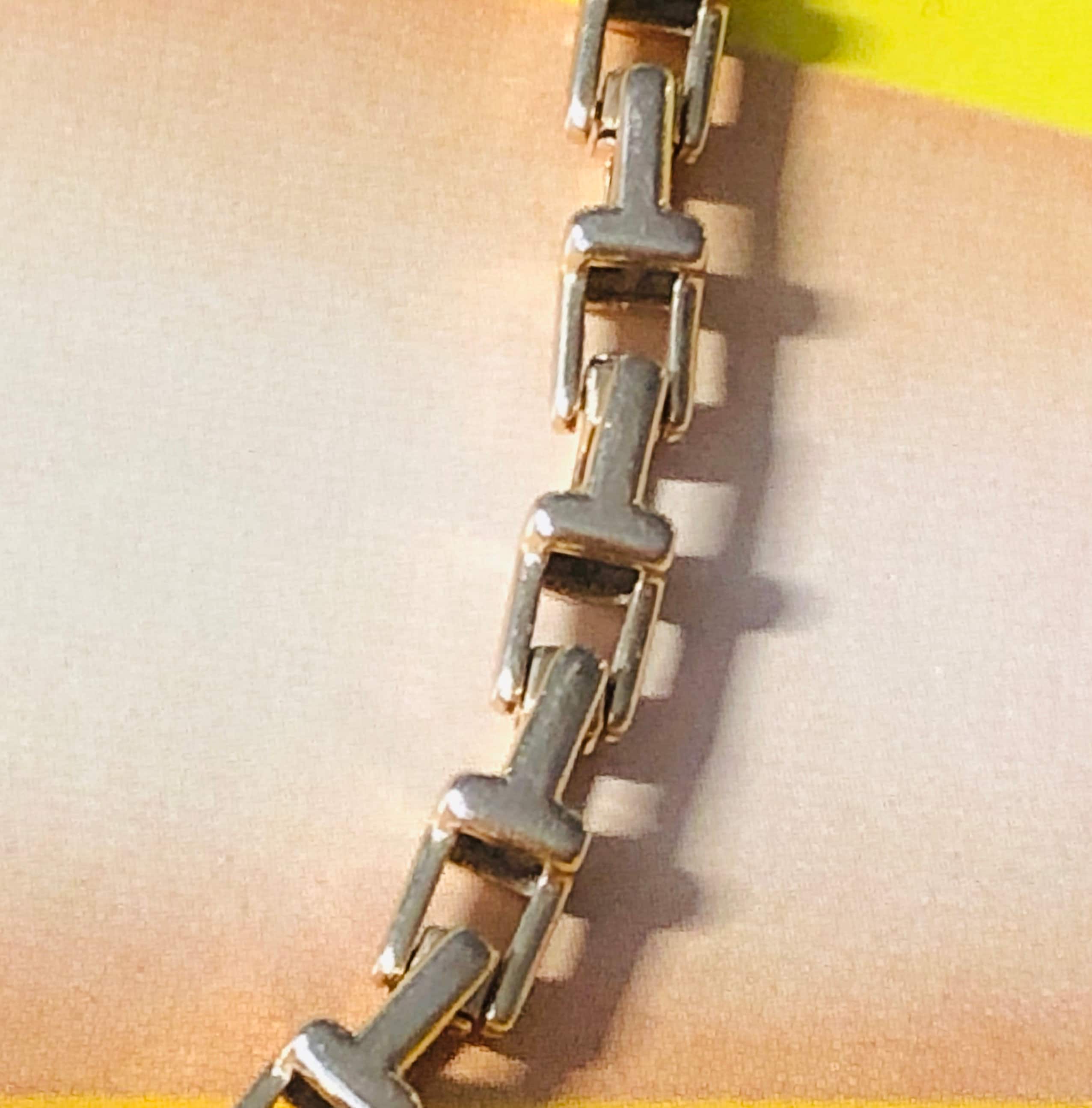 Authentic TIFFANY &co T Narrow Chain Bracelet in 18 Karat Authentic TIFFANY &co T Narrow Chain Bracelet in 18 Karat