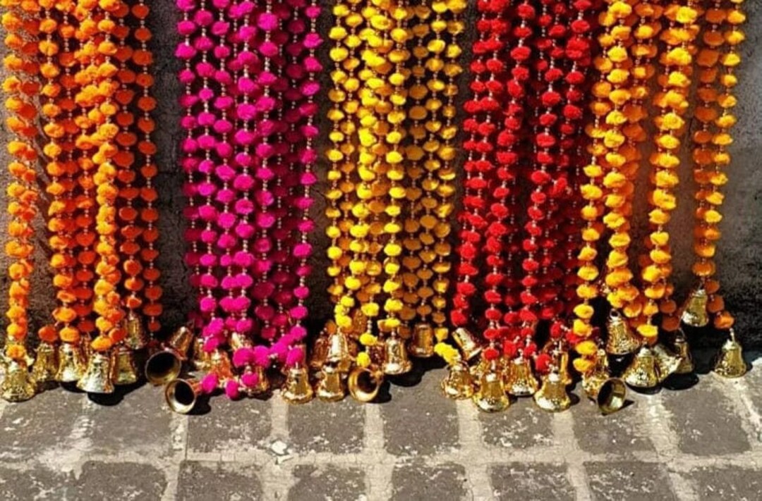 Bell String Garland for Decoration Wedding & Party Backdrop String, Pom ...