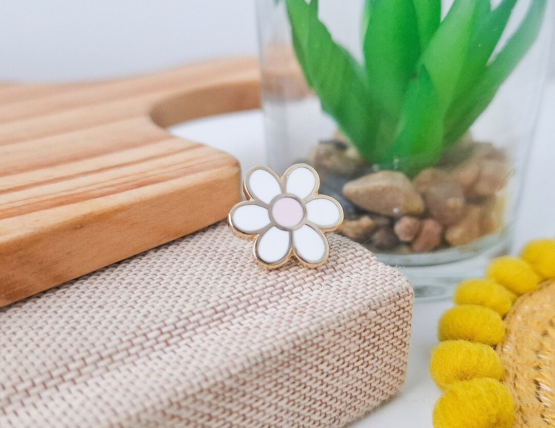 Mini Daisy Enamel Pin - White Daisy Pin - Floral Pin - Spring Pin ...