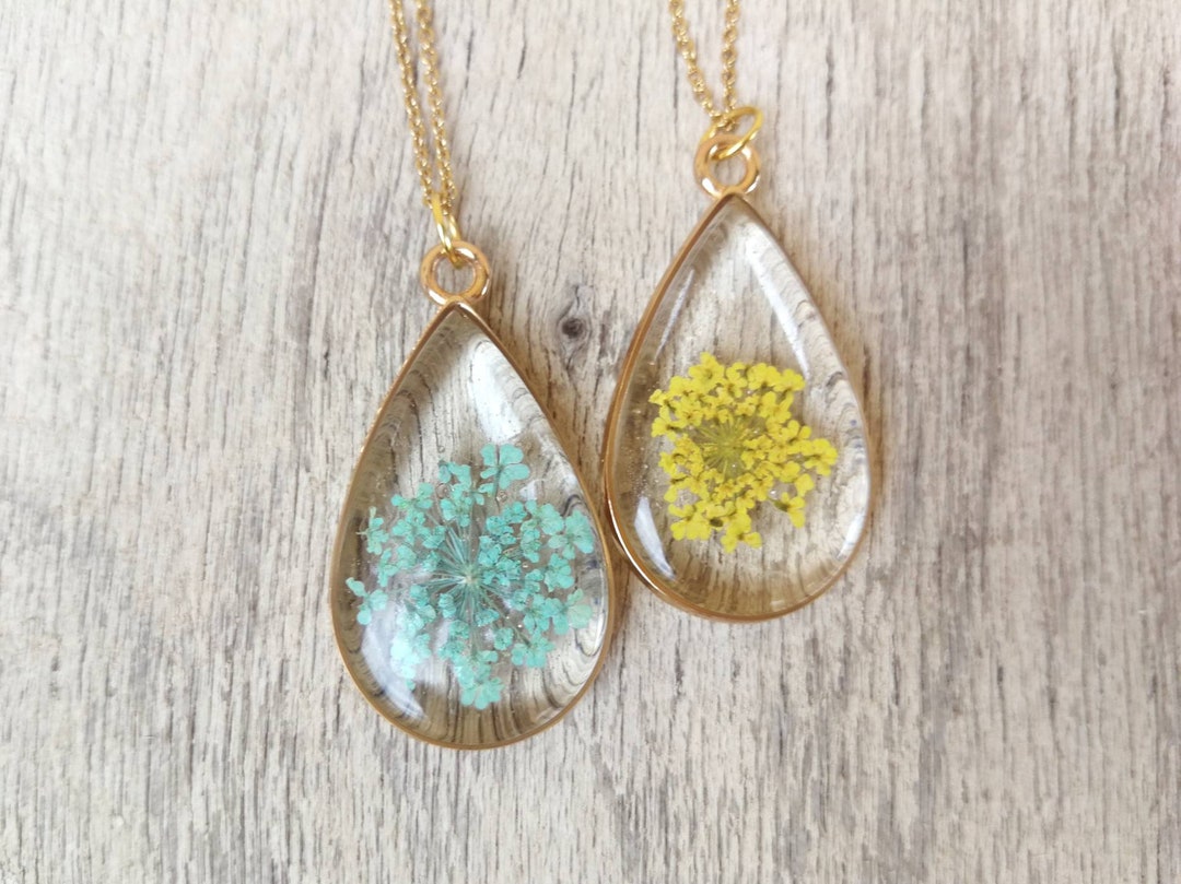 Transparent Resin Drip Pendant With Real Flower Inserted. Gold Chain 50 ...