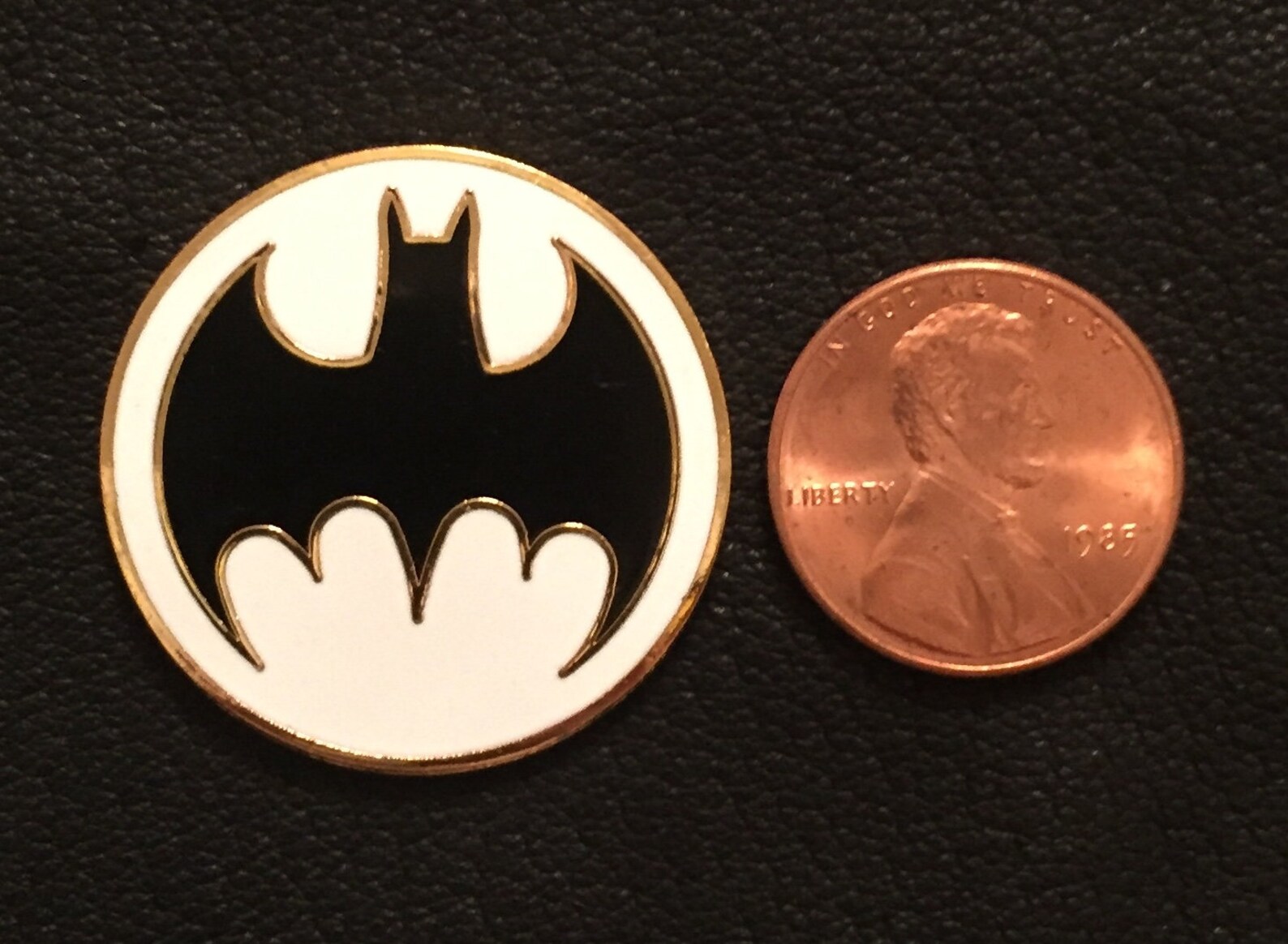Batman Police Spotlight Logo Vintage Pin - DC Comics - 1988 - Black and ...