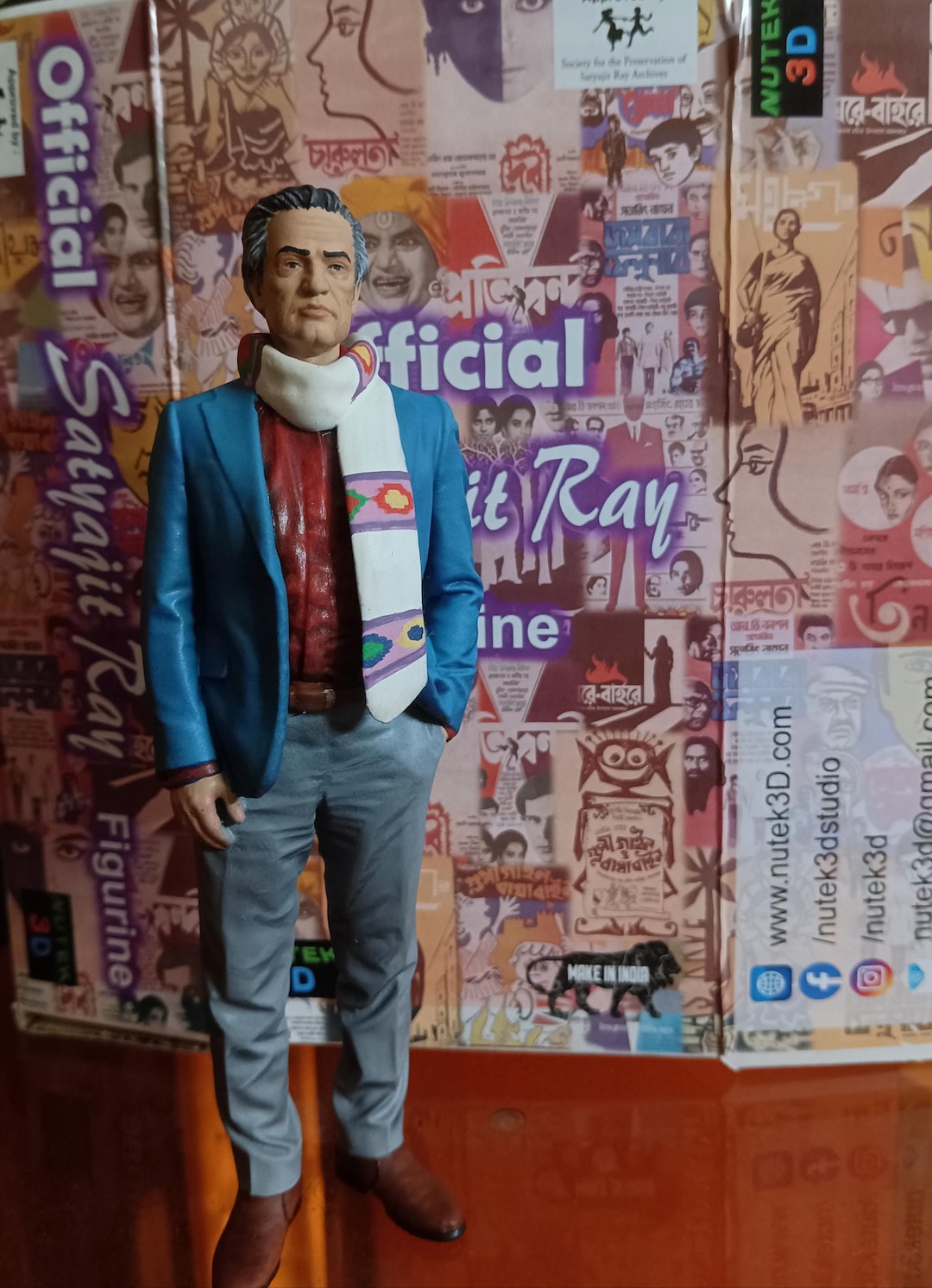 Scale 1:12 Official Satyajit Ray Iconic Pose With Scarf Replica ...