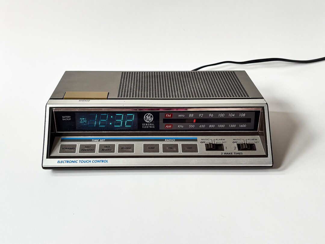 Retro GE Clock Radio Faux Bois Woodgrain Sides Digital Clock Display W ...