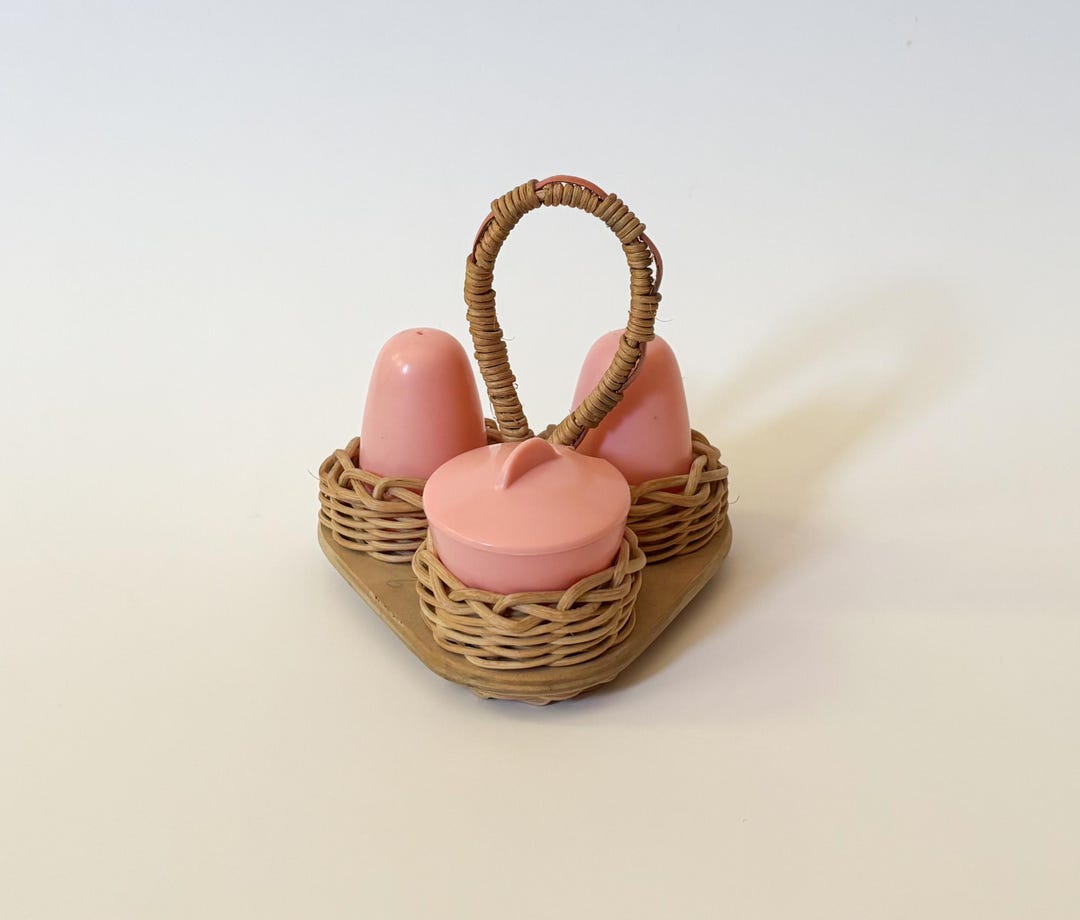 Vtg Cruet Set W/ Pink Salt Pepper & Condiment Containers in a Woven ...