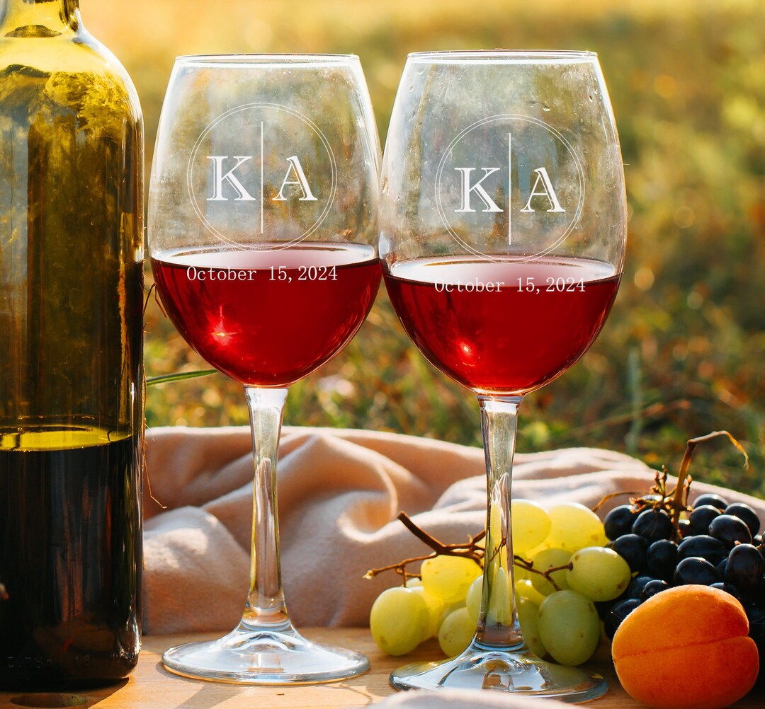 Personalized Wine Glasses Etched, Custom Glass Gift for Her, Couples ...