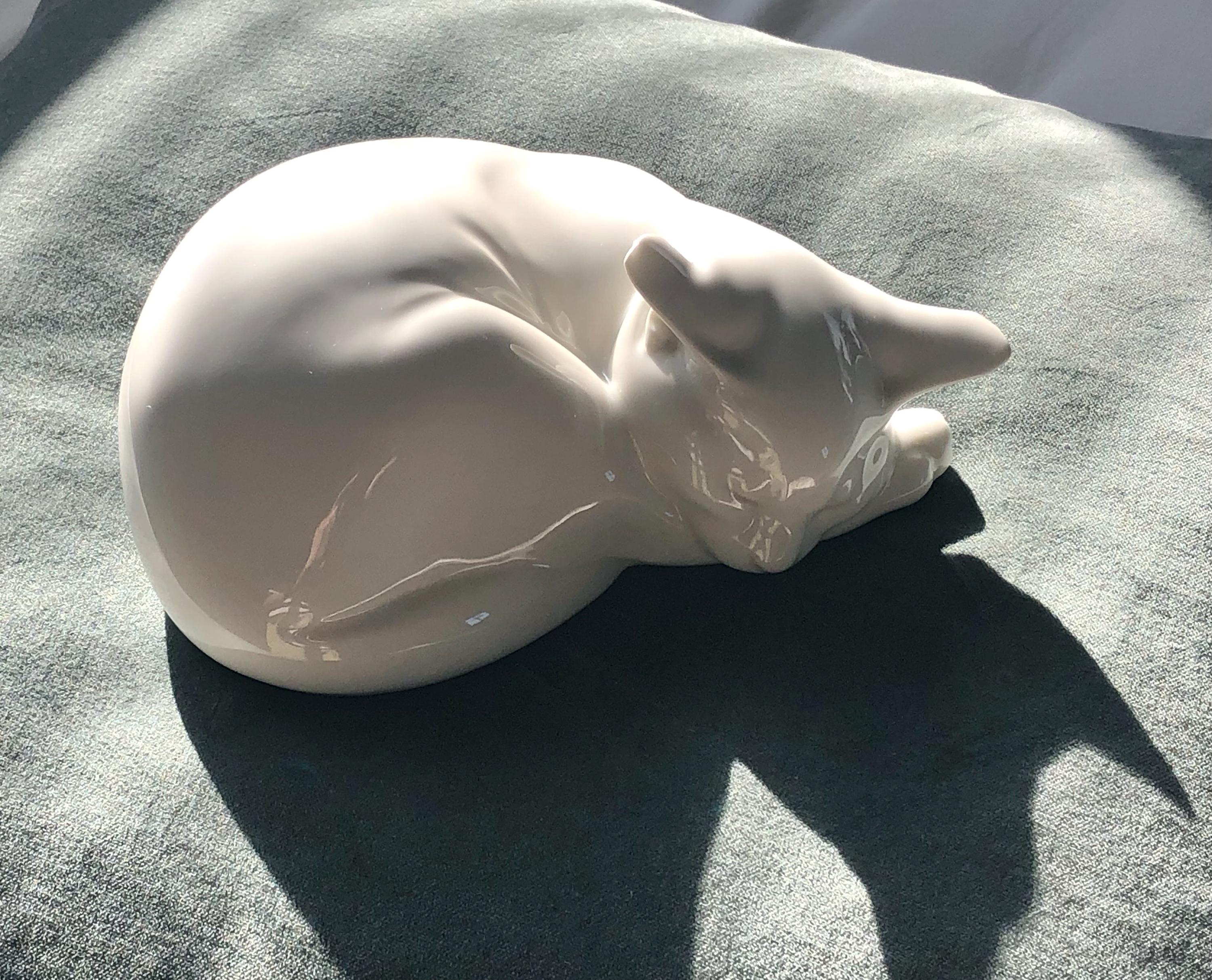 Extremely RARE Royal Copenhagen Cat Curled Figurine #284 by Erik ...