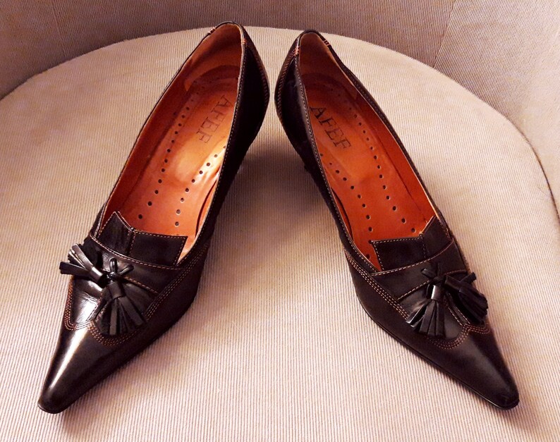 Prada Style Women's Brown Kitten Heels Pointy Toe Pumps With Tassel / Afef Pointed Toe Tassel ...