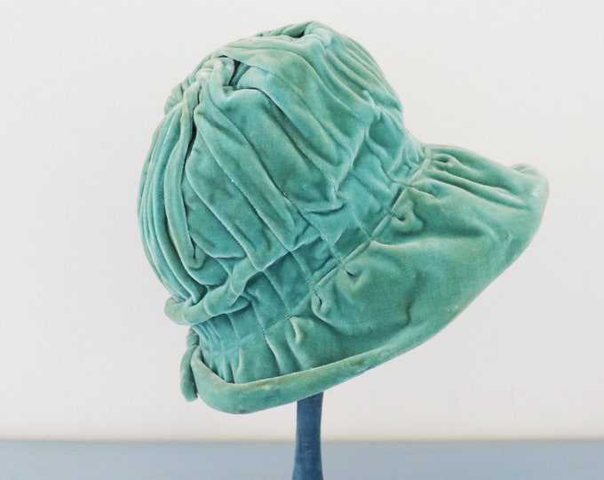 Vintage Velvet Sea Green Ruched Cloche Hat / Art Deco Ladies Decorative ...