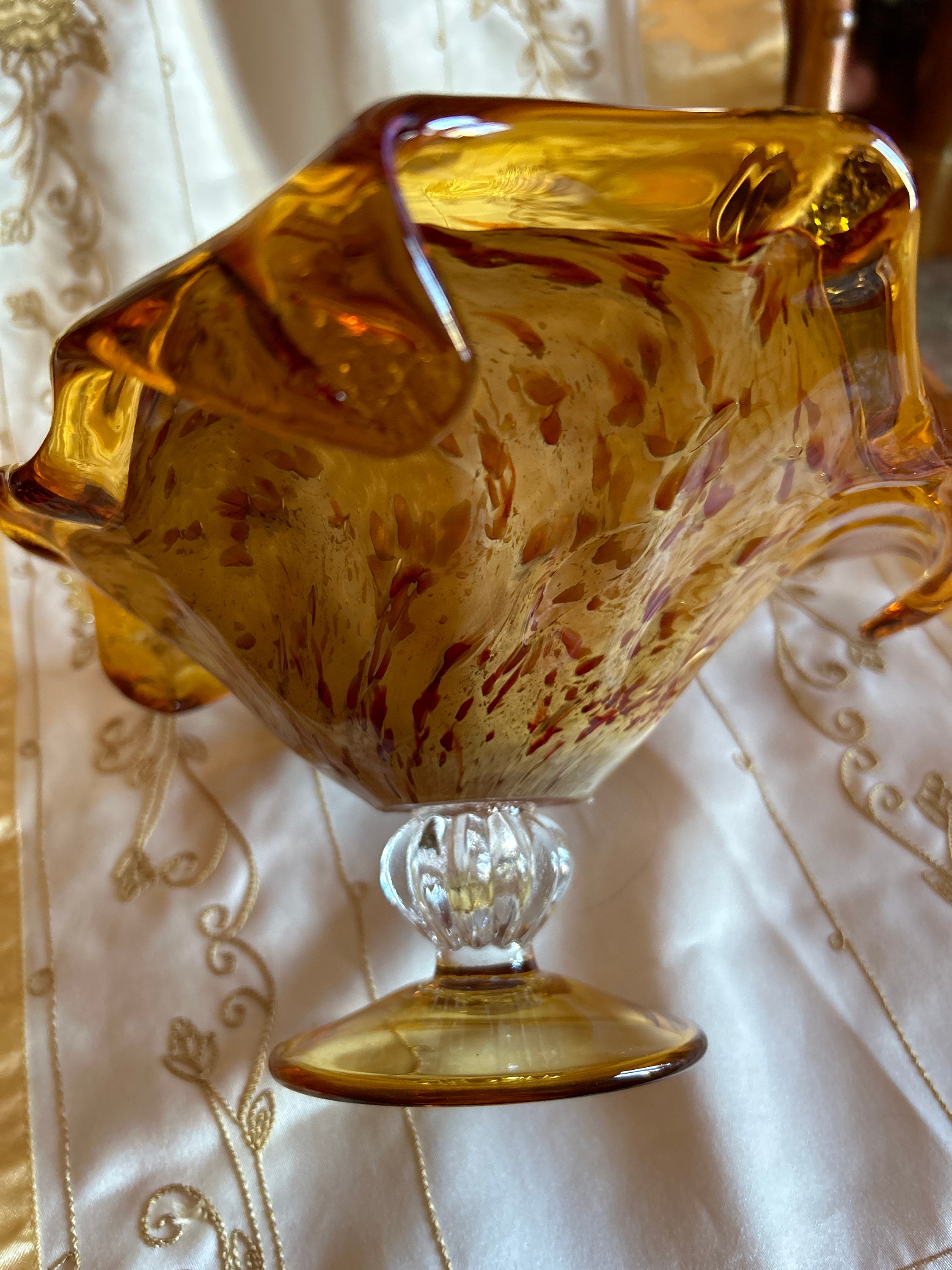 White Cristal Amber Glass Pedestal Bowl With Scalloped Edges Made in ...