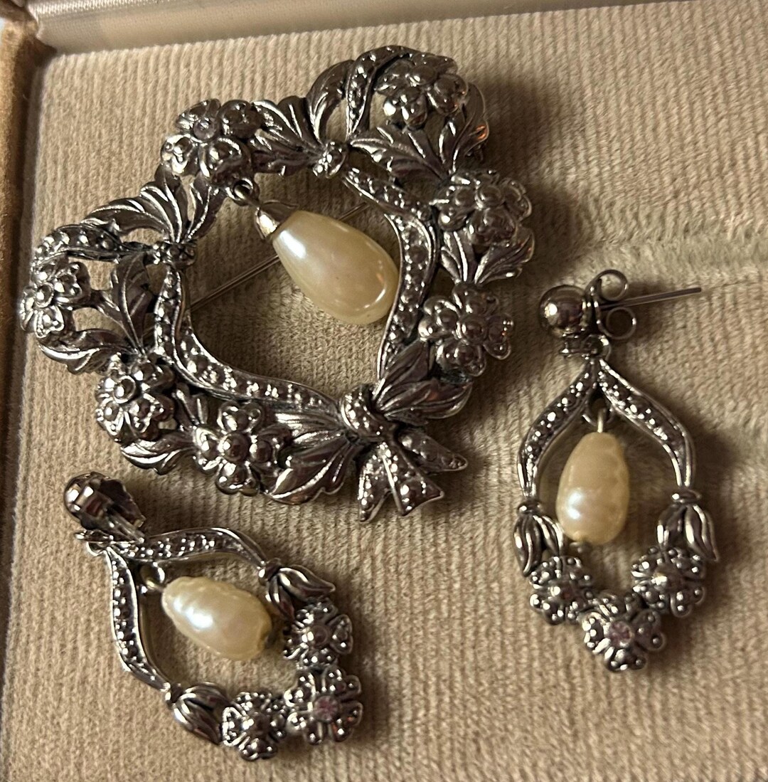Vintage Avon 1990 ROMANTIC RENAISSANCE Brooch Pin & Earrings Set - Etsy