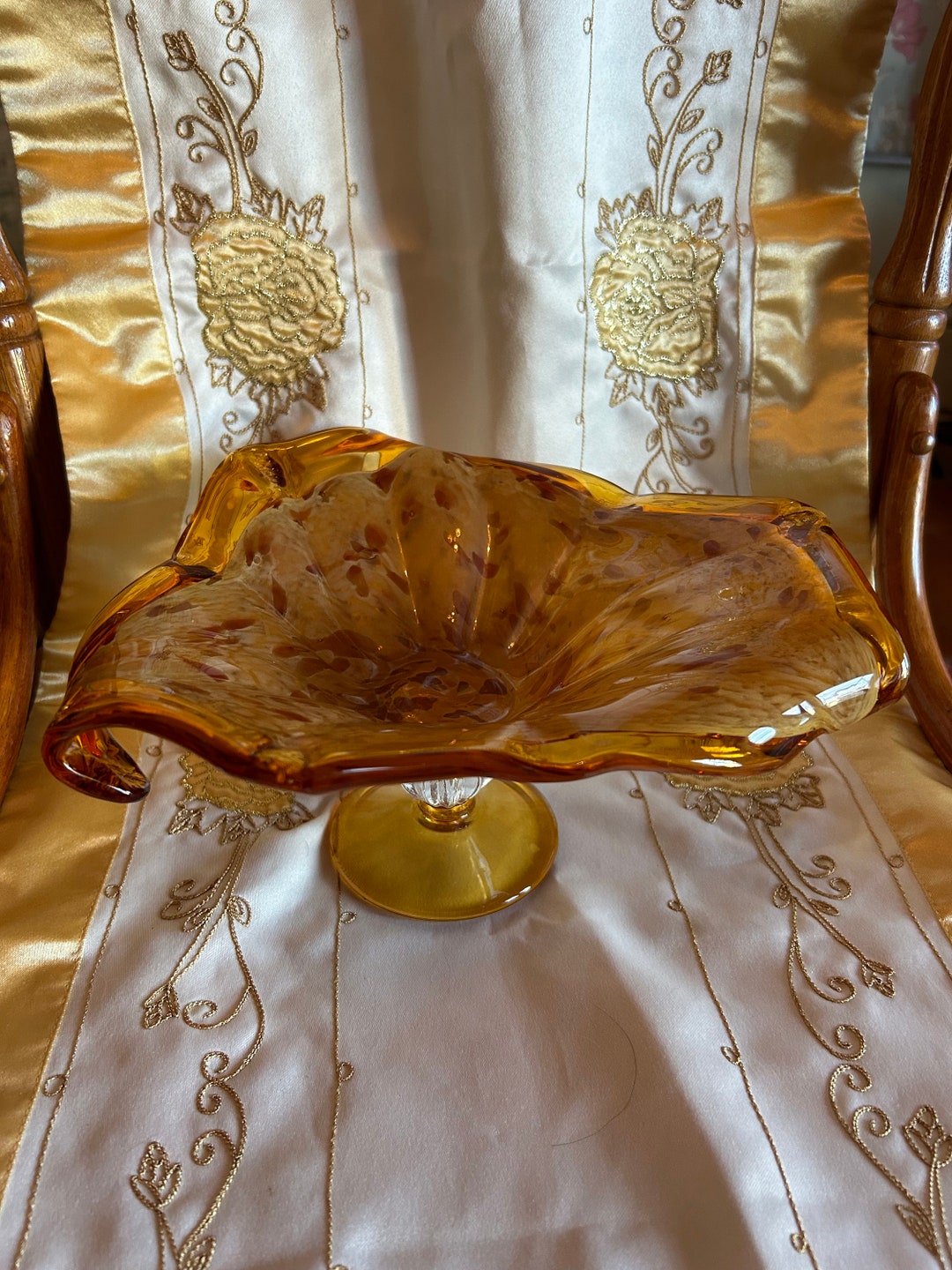 White Cristal Amber Glass Pedestal Bowl With Scalloped Edges Made in ...