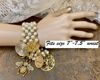 Rear Window Lisa Fremont Grace Kelly Bracelet in Pearl and Gold Charms ...