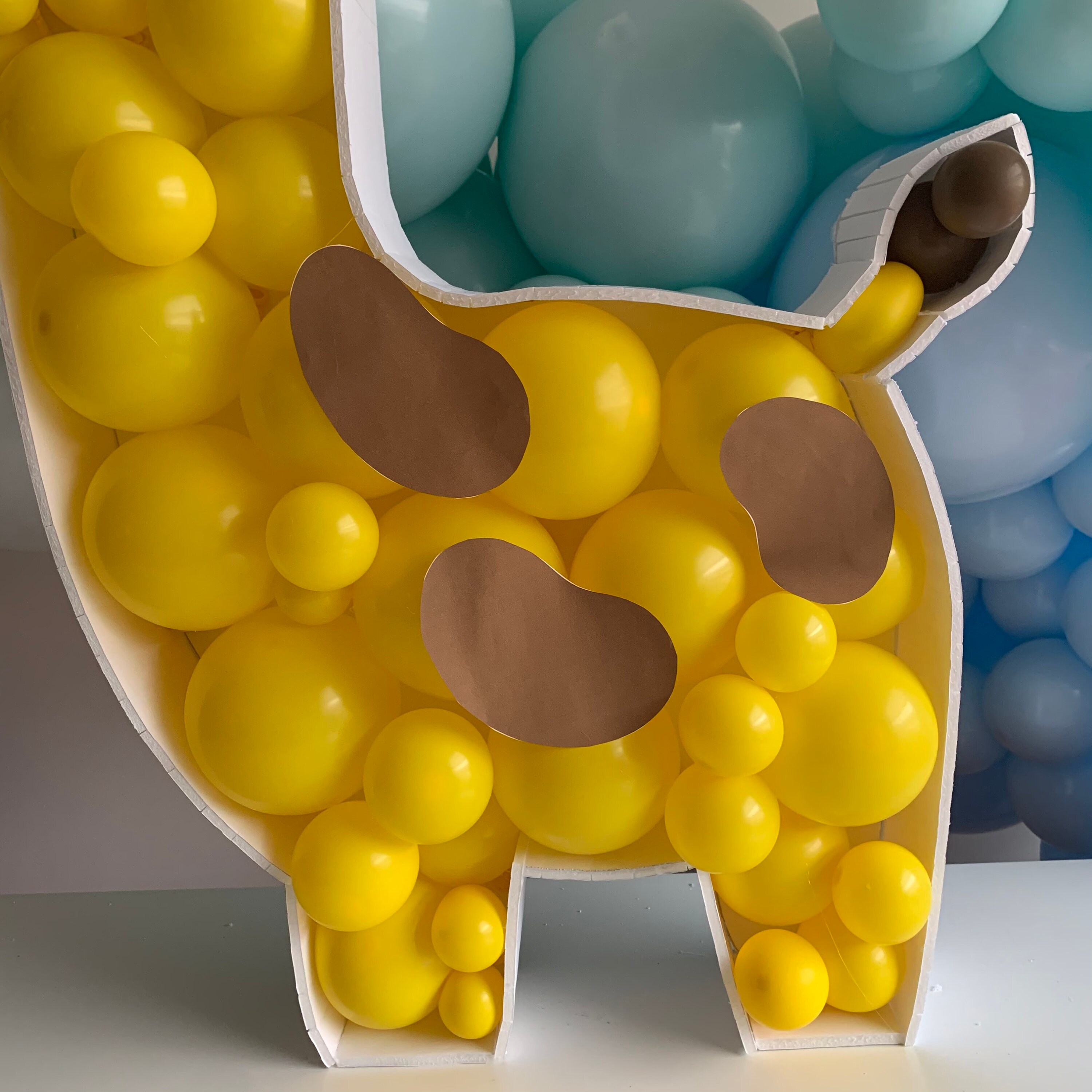 Giraffe Party Ideas, Giraffe Party Decorations, Giraffe Balloon Mosaic ...