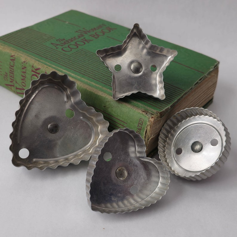 Four Vintage Cookie Cutter, Ruffled Edge, Shapes, Wood Handles, 40s ...