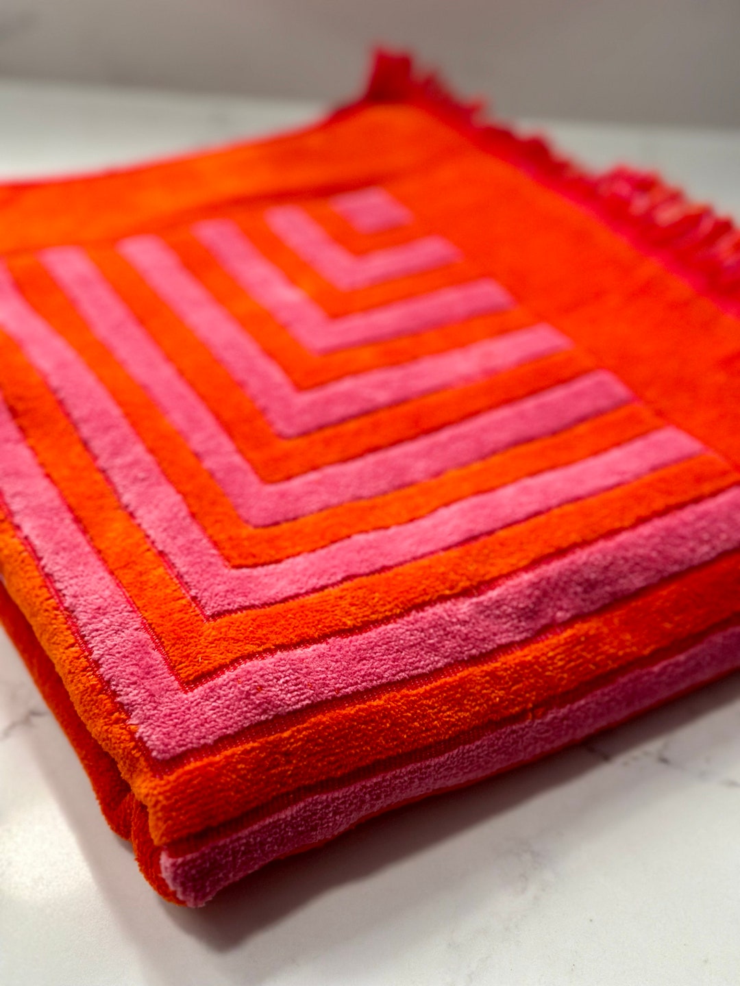 Vintage 1960s Bath Towel USA Cotton Red and Magenta Chevron Bath Towel ...