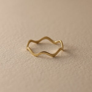 Flat Wavy Ring, Zig Zag Ring, Ripple Ring, Minimalist Wave Ring, 14K Gold Thin Wavy Ring ...
