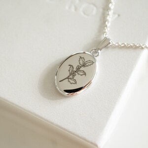 Holly Oval Locket, 14K Solid Gold, Gold Filled Locket Necklace ...