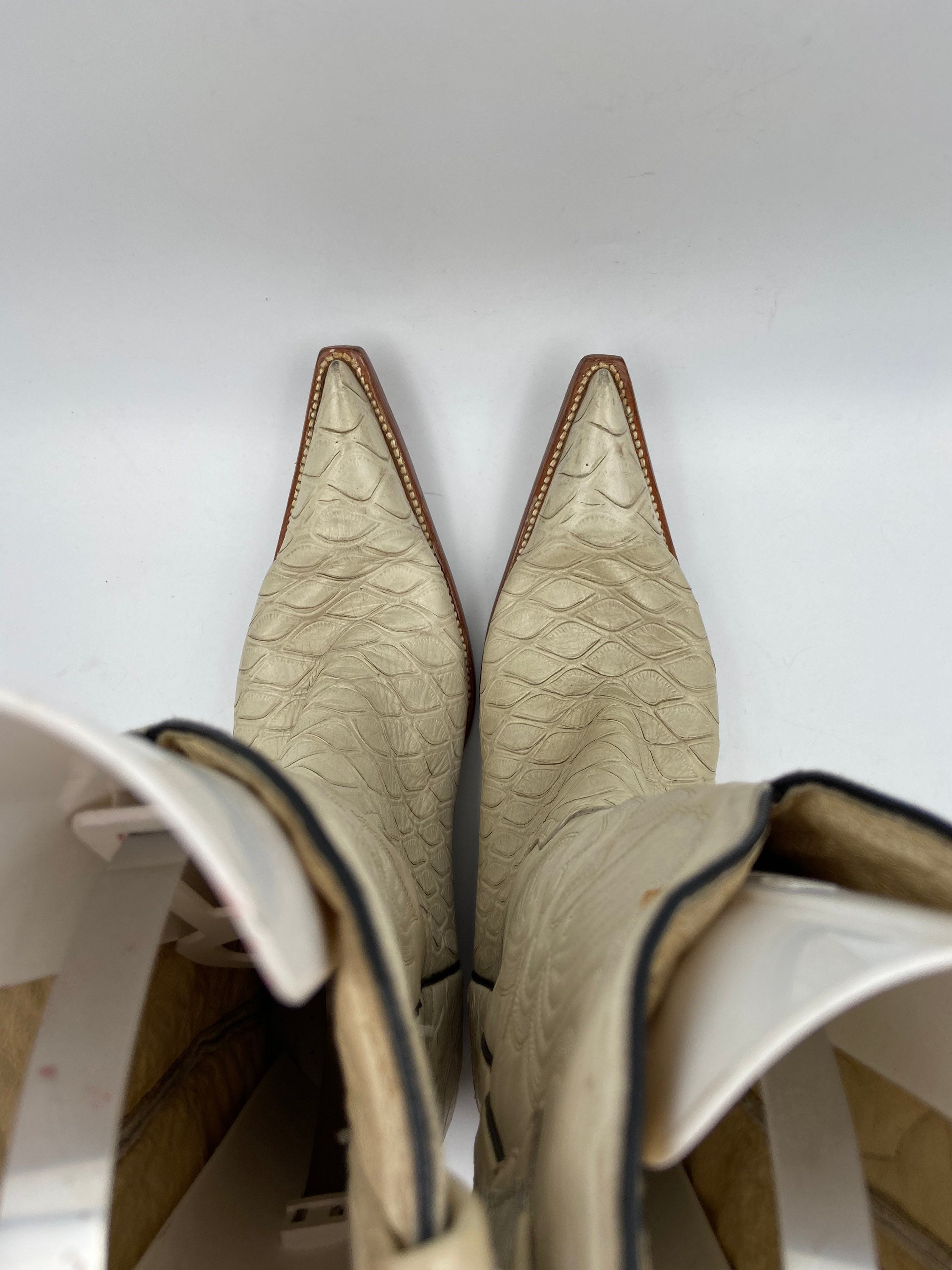 White Men's Boots Real Leather Vintage Embroidered With Unique Pattern ...