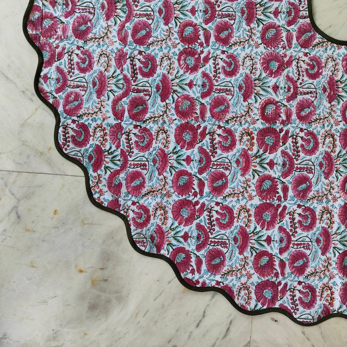 Christmas Scalloped Piping Green TREE Skirt, Printed Blue Tree Skirt ...