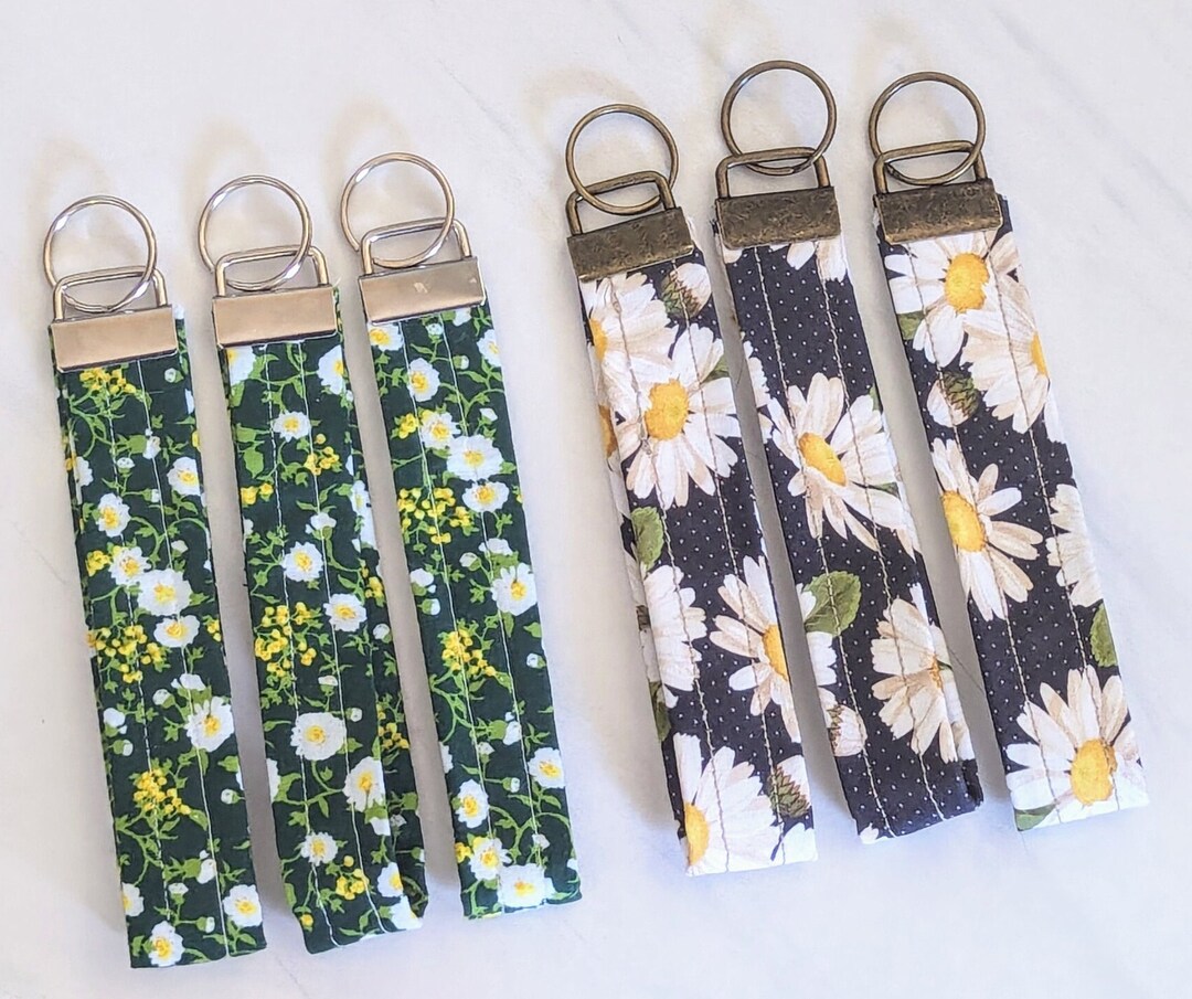 Daisy Keychain Wristlet// Key FOB// Keyring// Bracelet// - Etsy