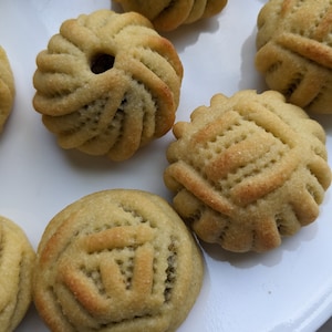 Syrian Mamool Cookies: Pistachio, Walnut, Date Filled Holiday Sweets ...