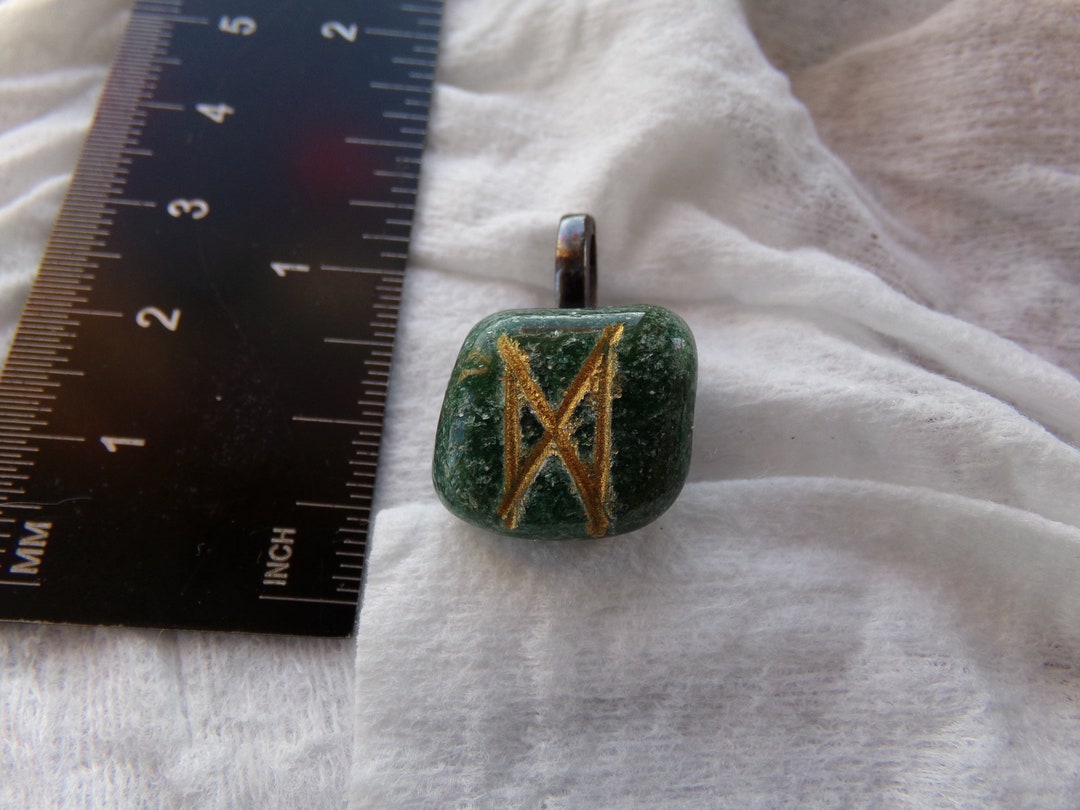Green Mica Dagaz/dag/daeg Rune Stone Pendant - Etsy