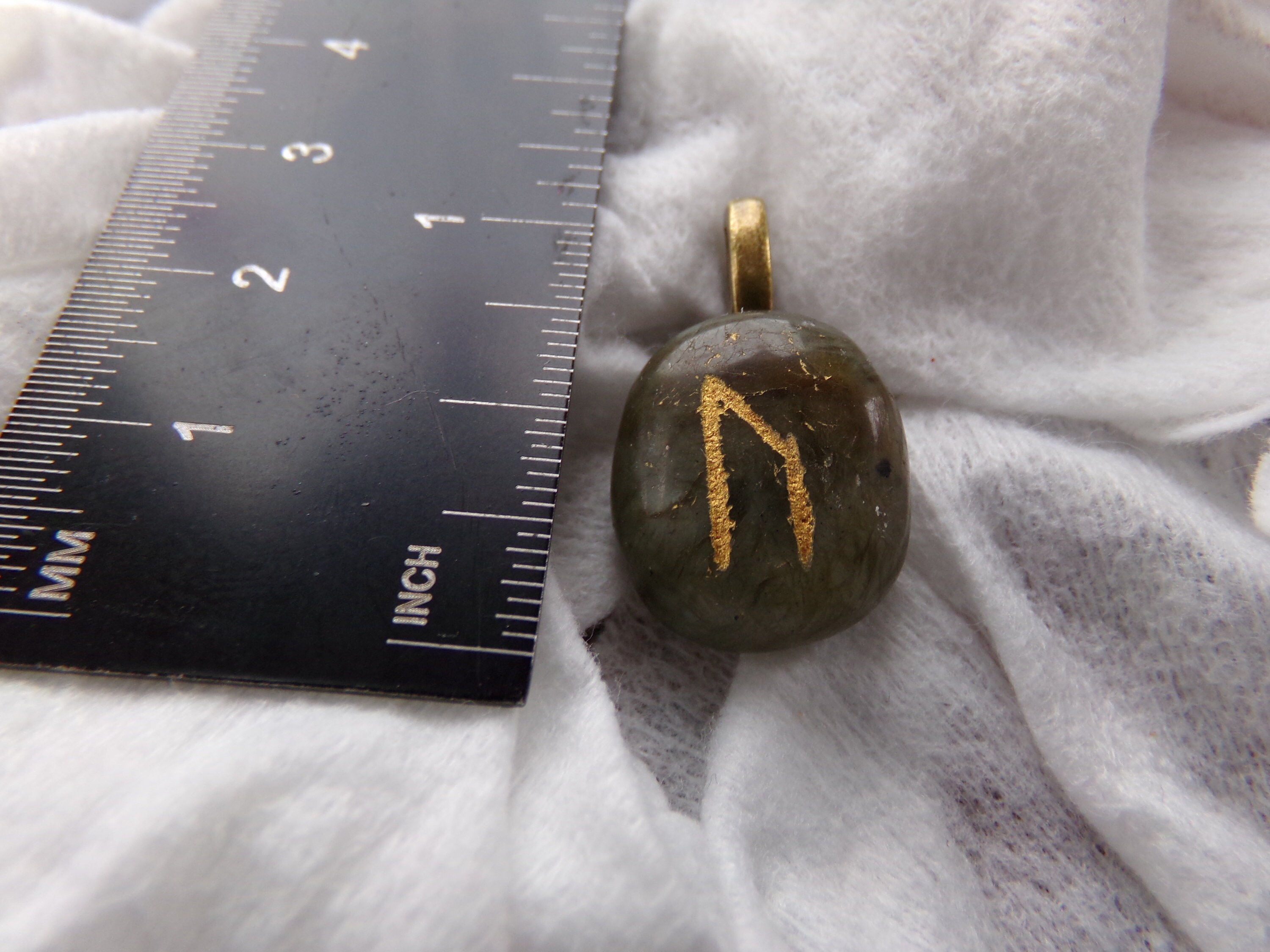 Labradorite Uruz/urz/ur Rune Stone Pendant - Etsy UK