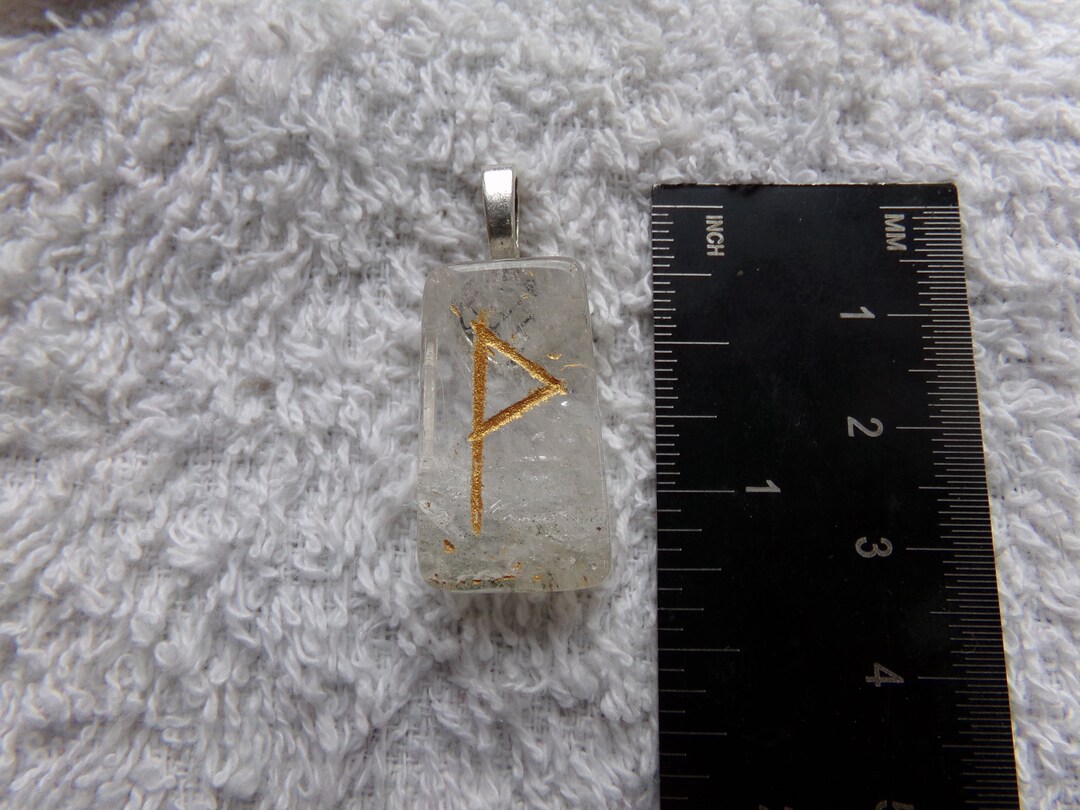 Genuine Quartz Crystal Wunjo/wyn/wynn Rune Stone Pendant - Etsy